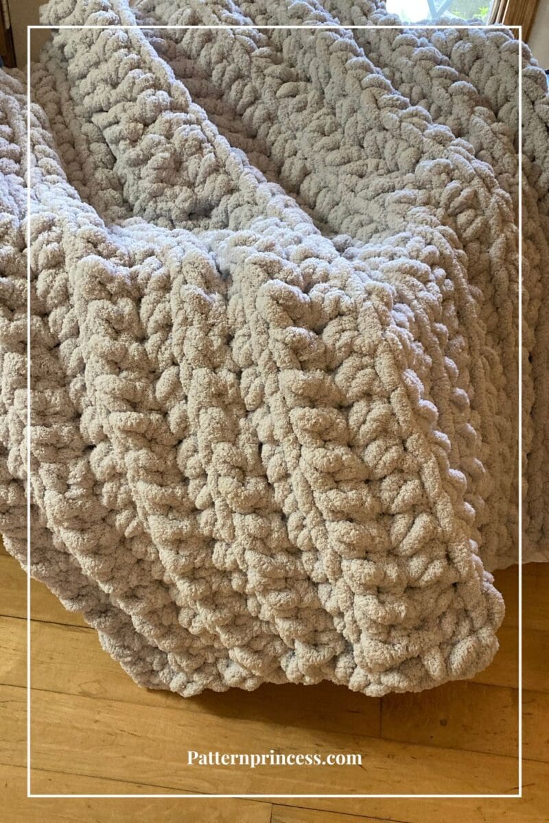 12 Hour Luxurious Crochet Chunky Blanket Pattern - Pattern Princess